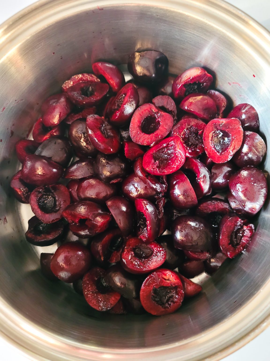 Basque Burnt Cheesecake With Cherry Rioja Sauce - Trendgredient